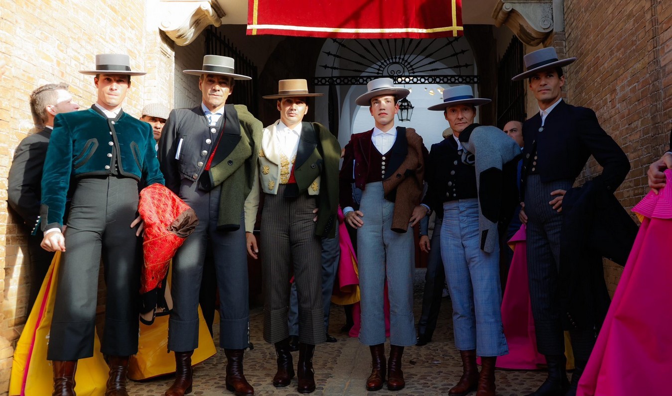 Sevilla rinde homenaje a Curro Romero en un grandioso festival - Chicuelinas y Tafalleras