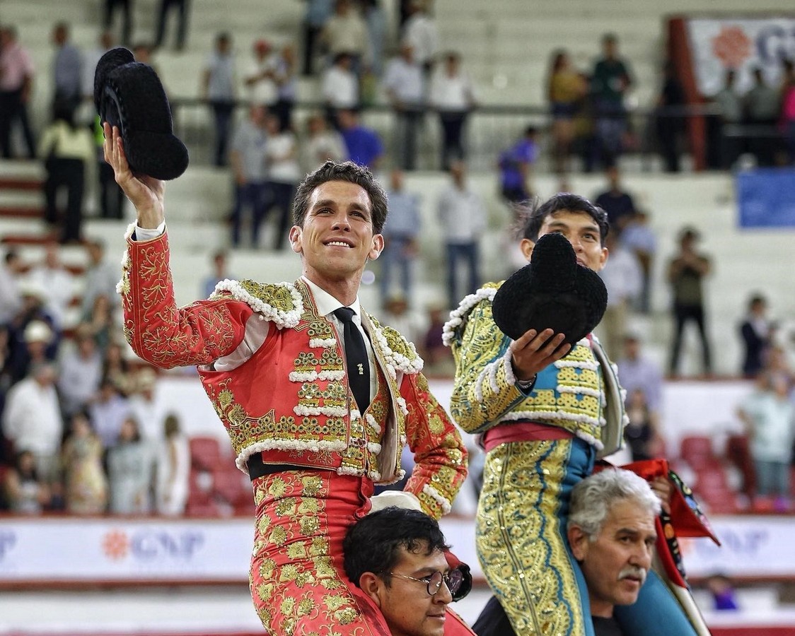 Ginés Marín e Isaac Fonseca, a hombros en Aguascalientes - Chicuelinas ...