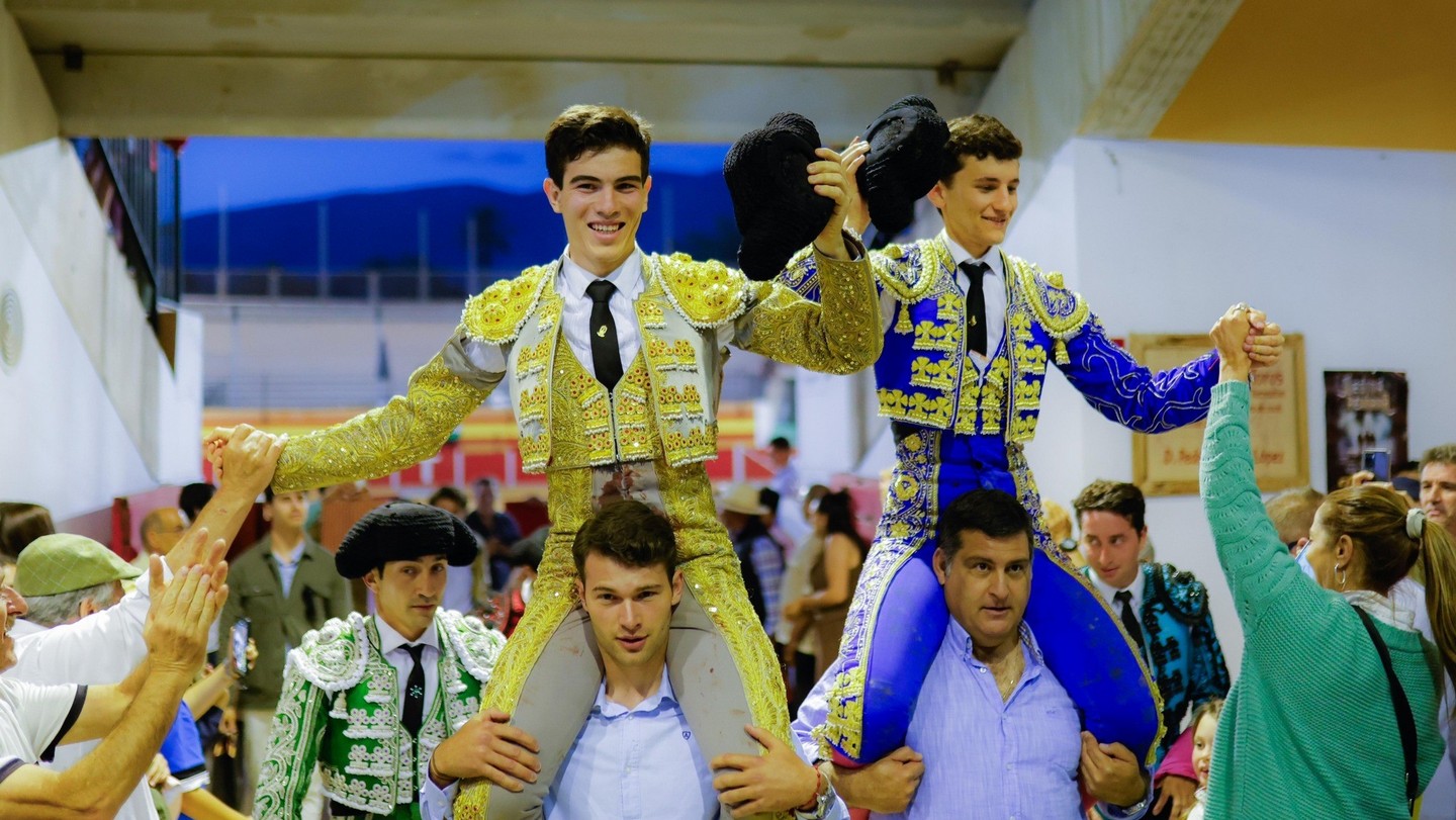 Puerta grande para Cid de María y Carlos Tirado en Motril - Chicuelinas y Tafalleras